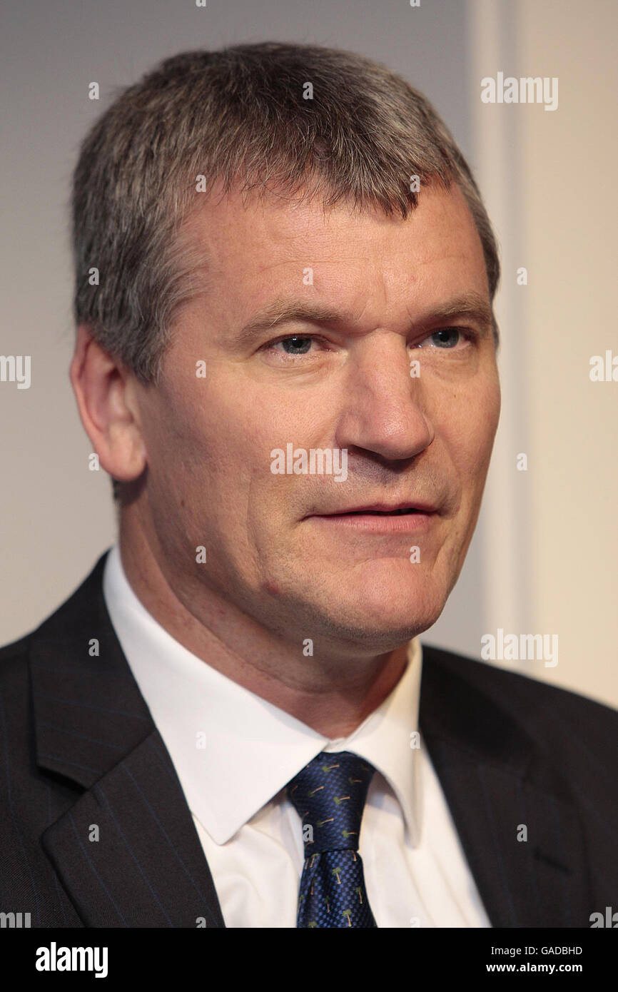 Chief executive fa premier league hi-res stock photography and images ...
