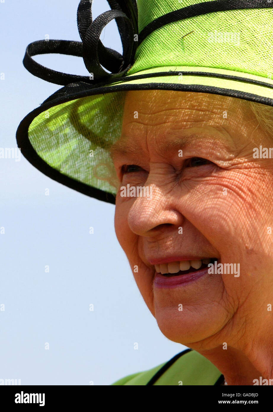 Royalty - Queen Elizabeth II Visit to Uganda Stock Photo - Alamy