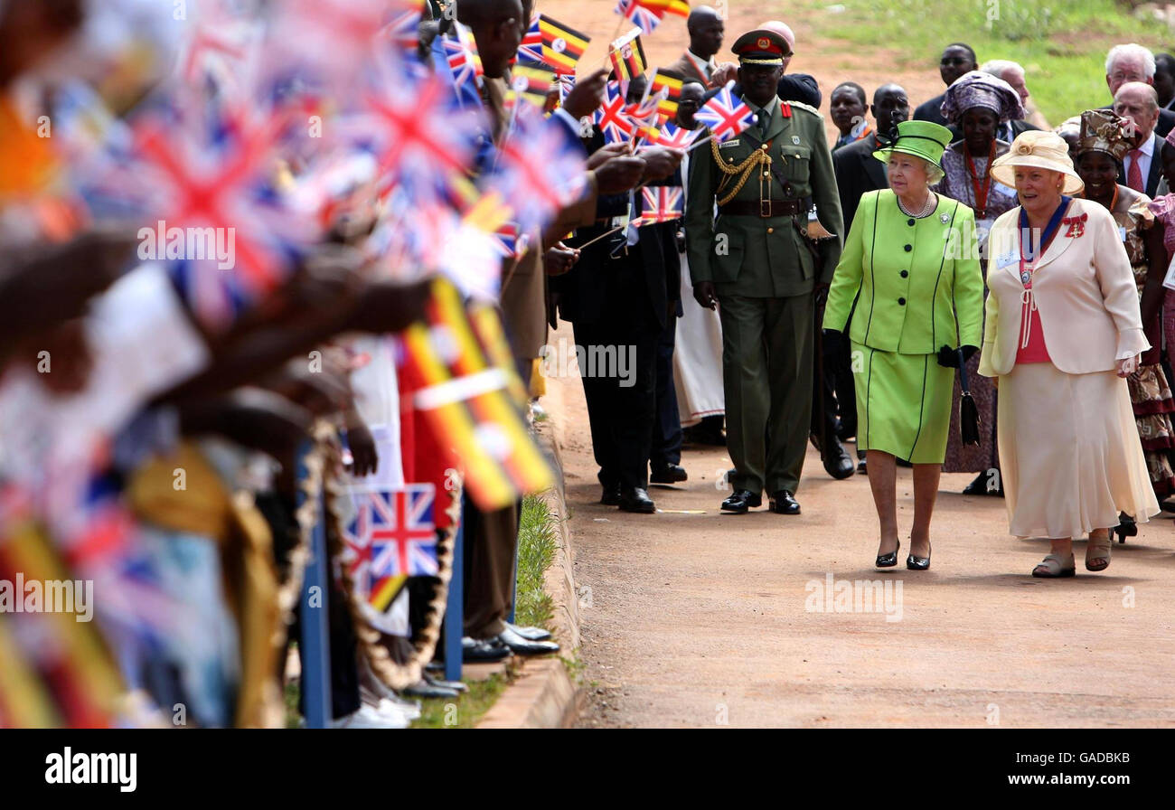 The Queen on a visit to a specialist Aids clinic and children's ...