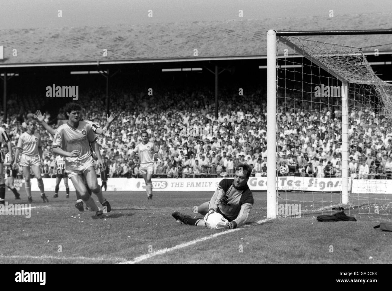 Goalkeeper mick leonard hi-res stock photography and images - Alamy