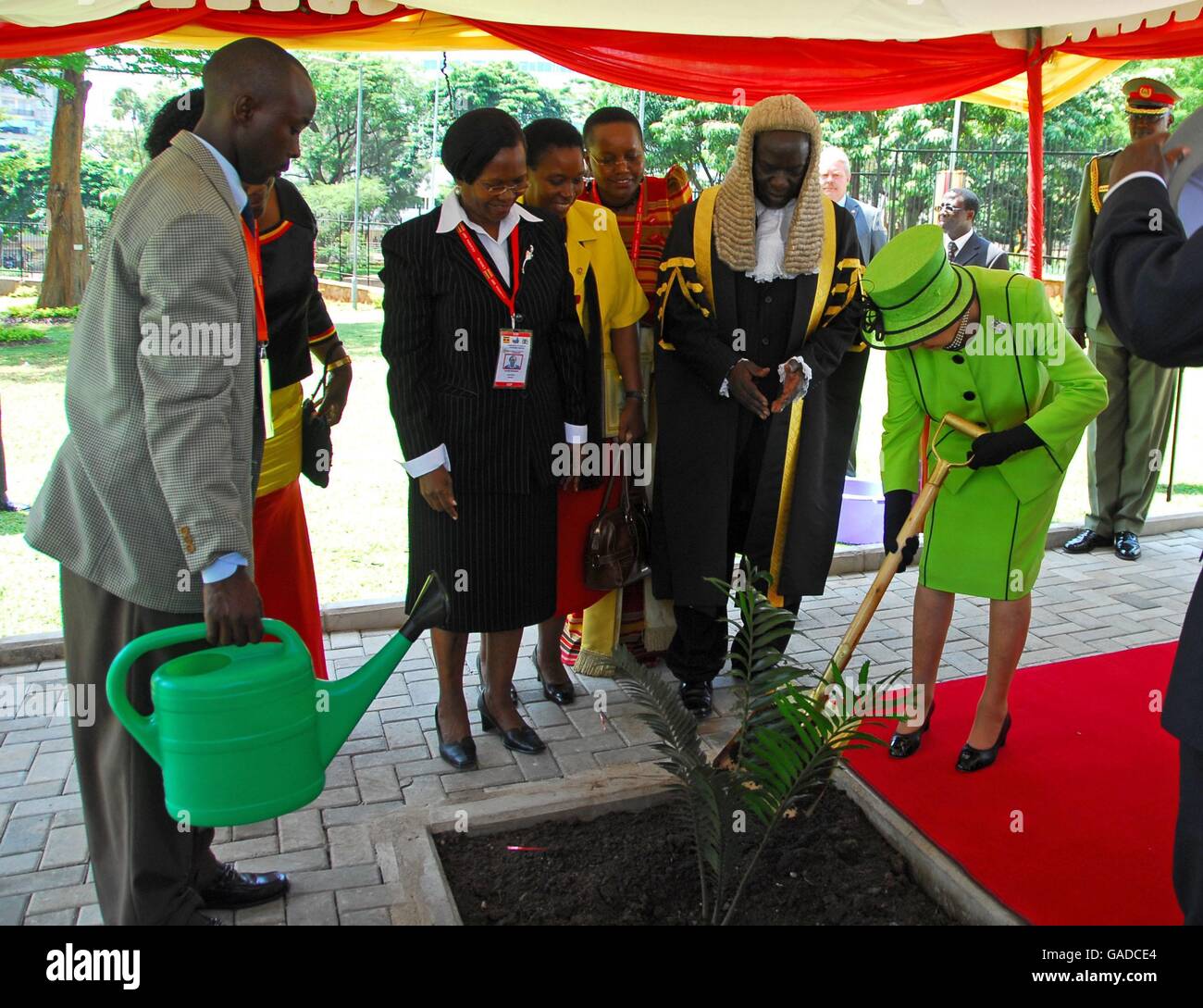 Royalty - Queen Elizabeth II Visit to Uganda Stock Photo - Alamy