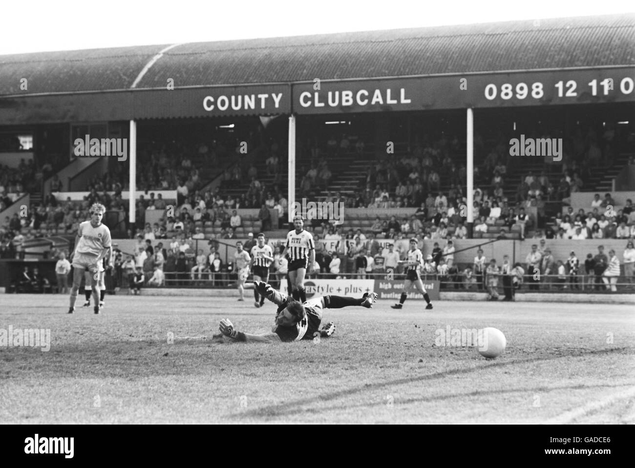 Goalkeeper mick leonard hi-res stock photography and images - Alamy