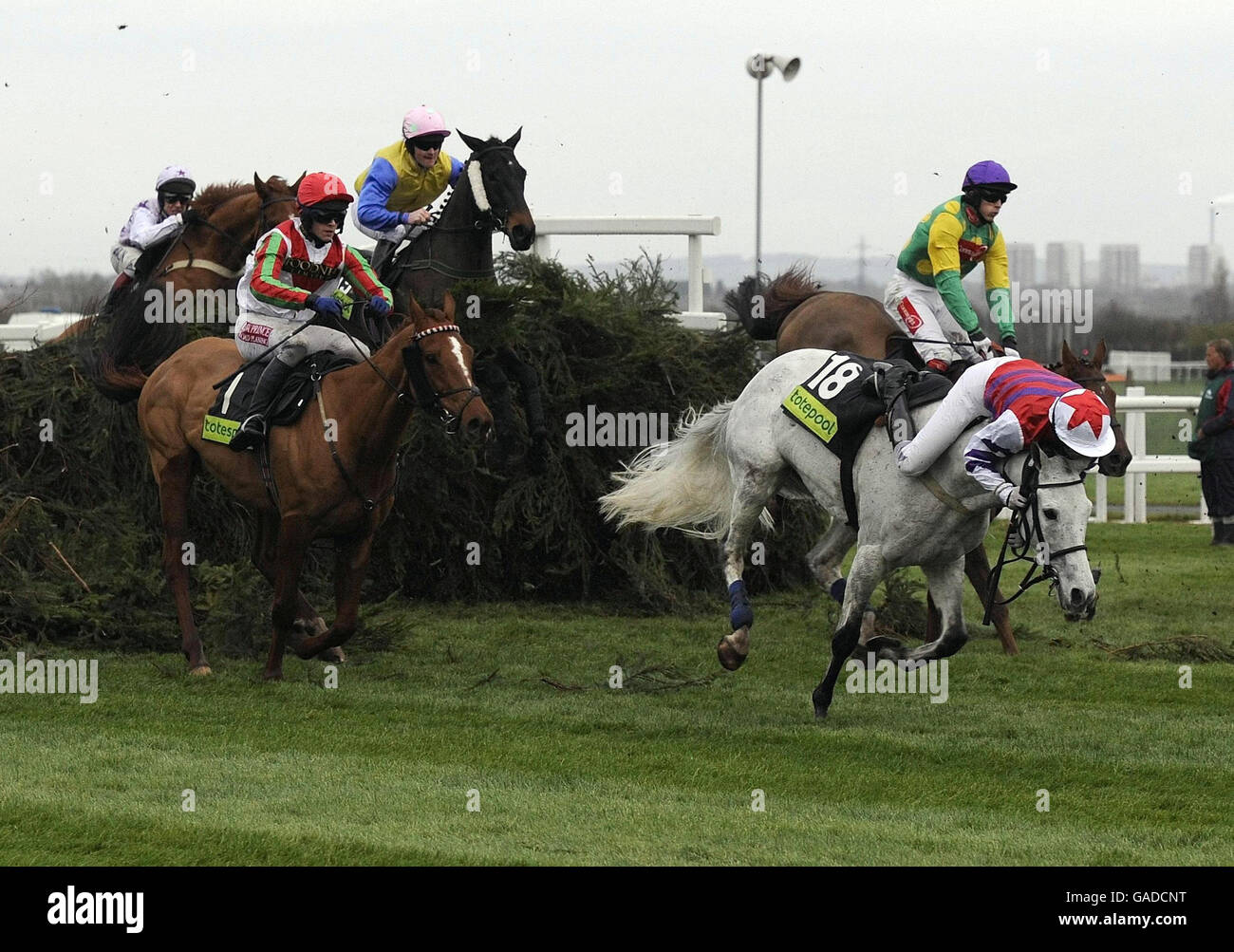 Horse racing aintree hi-res stock photography and images - Alamy