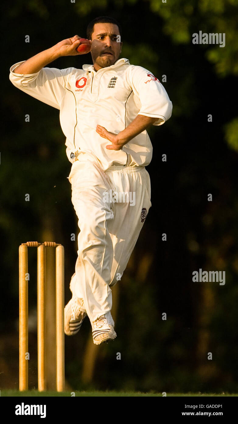 Cricket action bowling jumping hi-res stock photography and images - Alamy