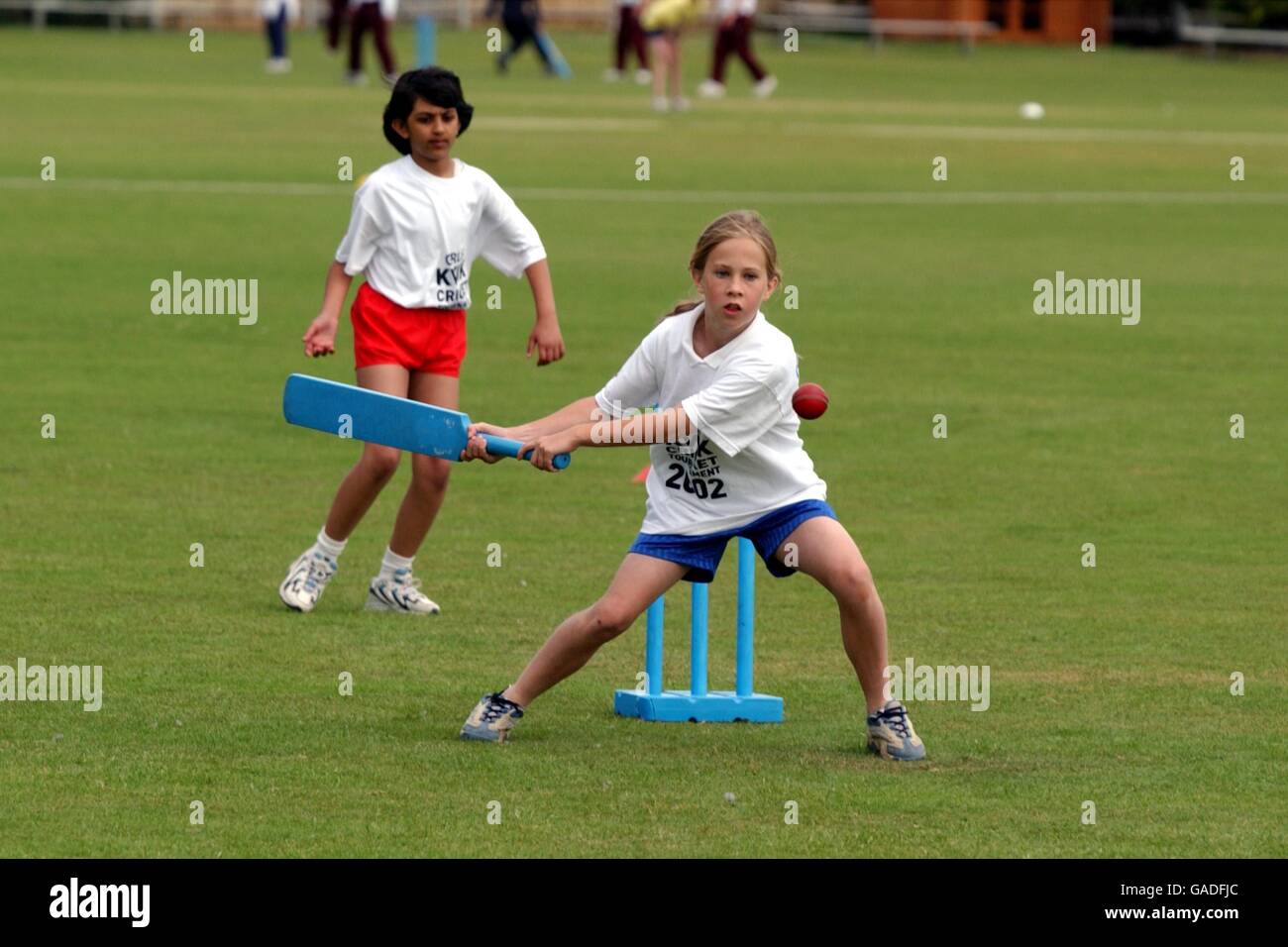 Girls cricket surrey hi-res stock photography and images - Alamy