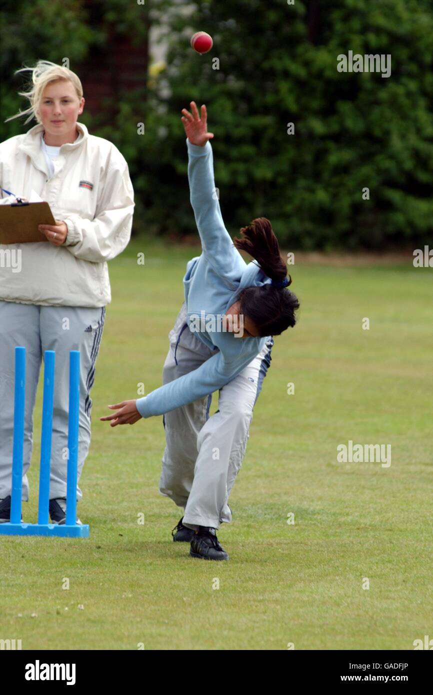 Girls Cricket - Surrey. Girls Cricket Stock Photo - Alamy