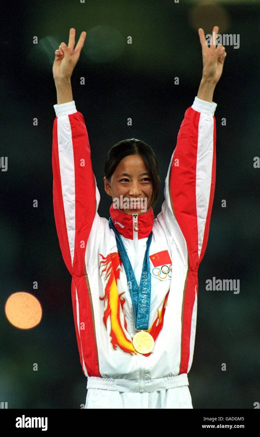 China's Liping Wang makes a double victory sign after winning gold ...