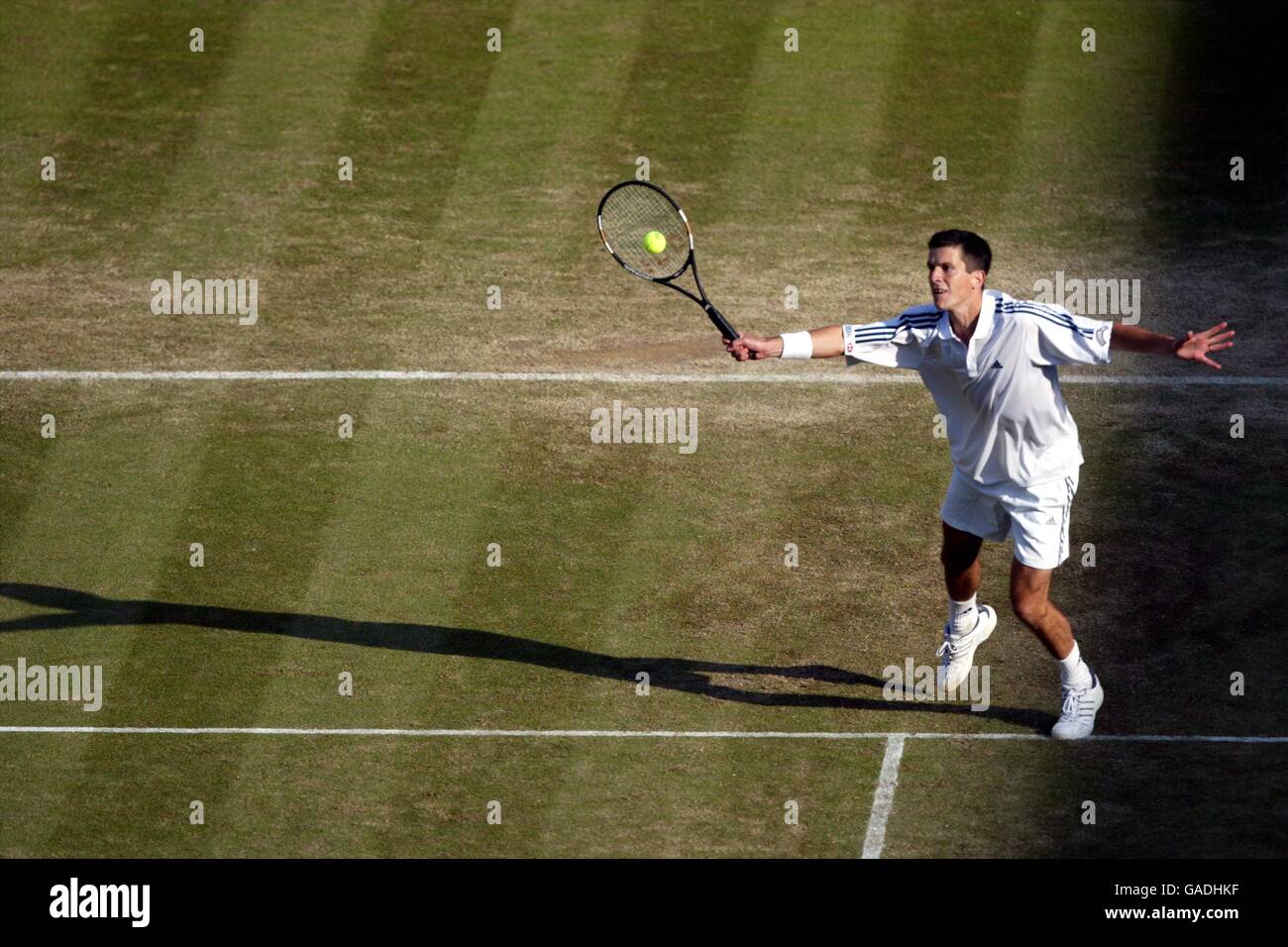 Sport tennis wimbledon 2002 action tim henman hi-res stock photography ...
