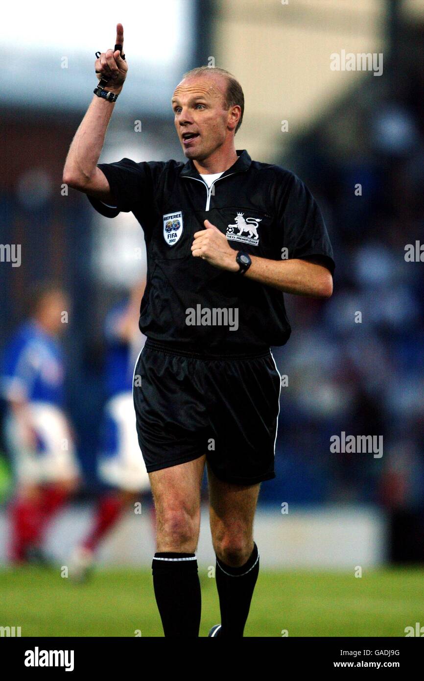 Mr bennett the referee for the portsmouth celtic friendly hi-res stock ...