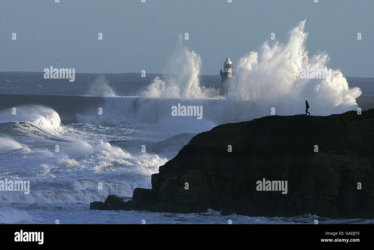 High tides batter the Whitley Bay coast as winds hit the north eat of ...