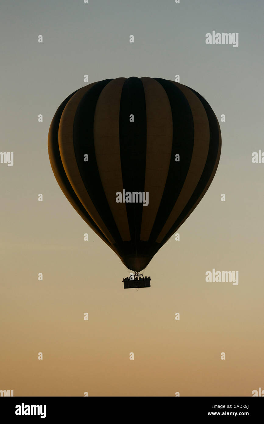 Safari balloon hi-res stock photography and images - Alamy