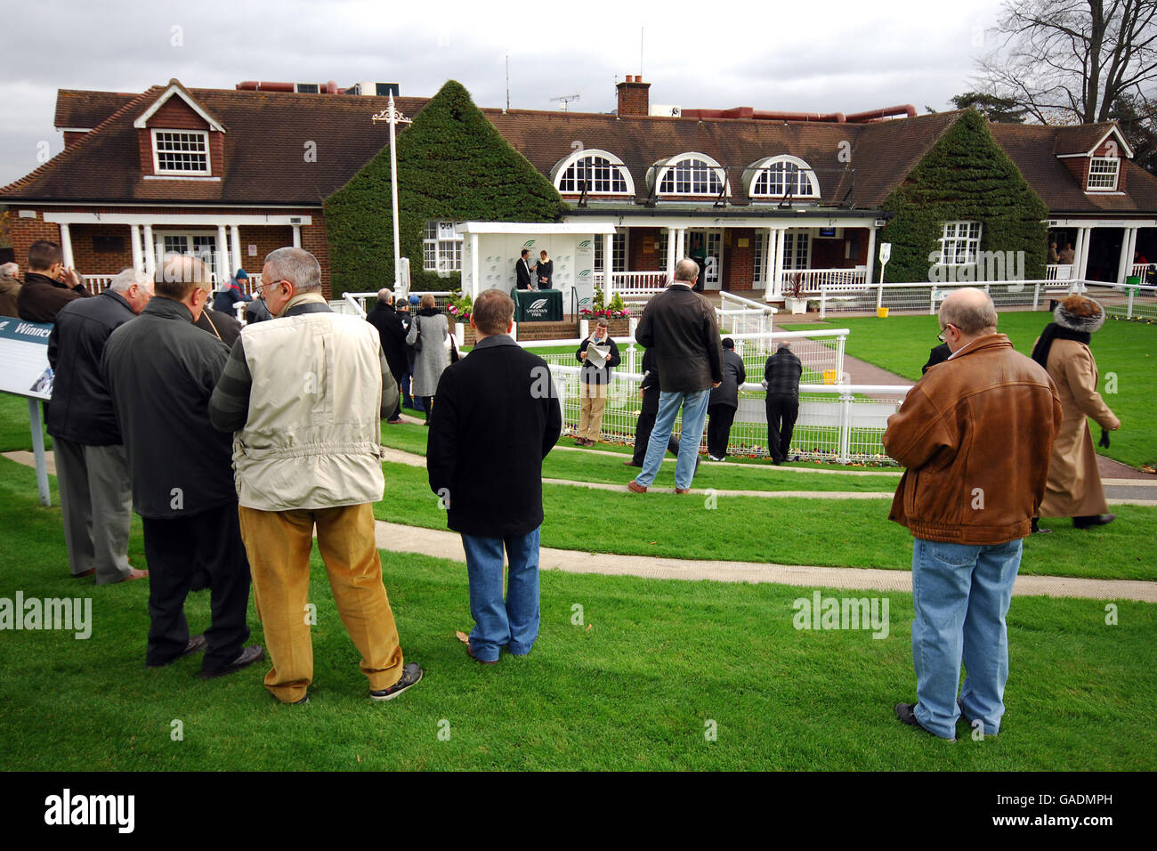 Winners enclosure gentlemens day sandown racecourse hi-res stock ...
