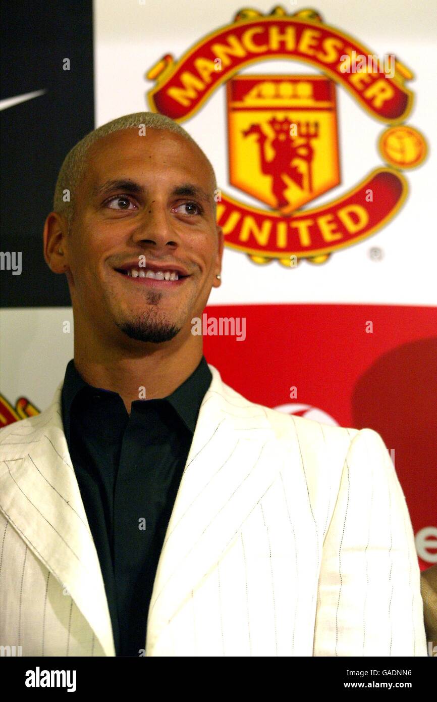 Soccer - FA Barclaycard Premiership - Rio Ferdinand signs for ...