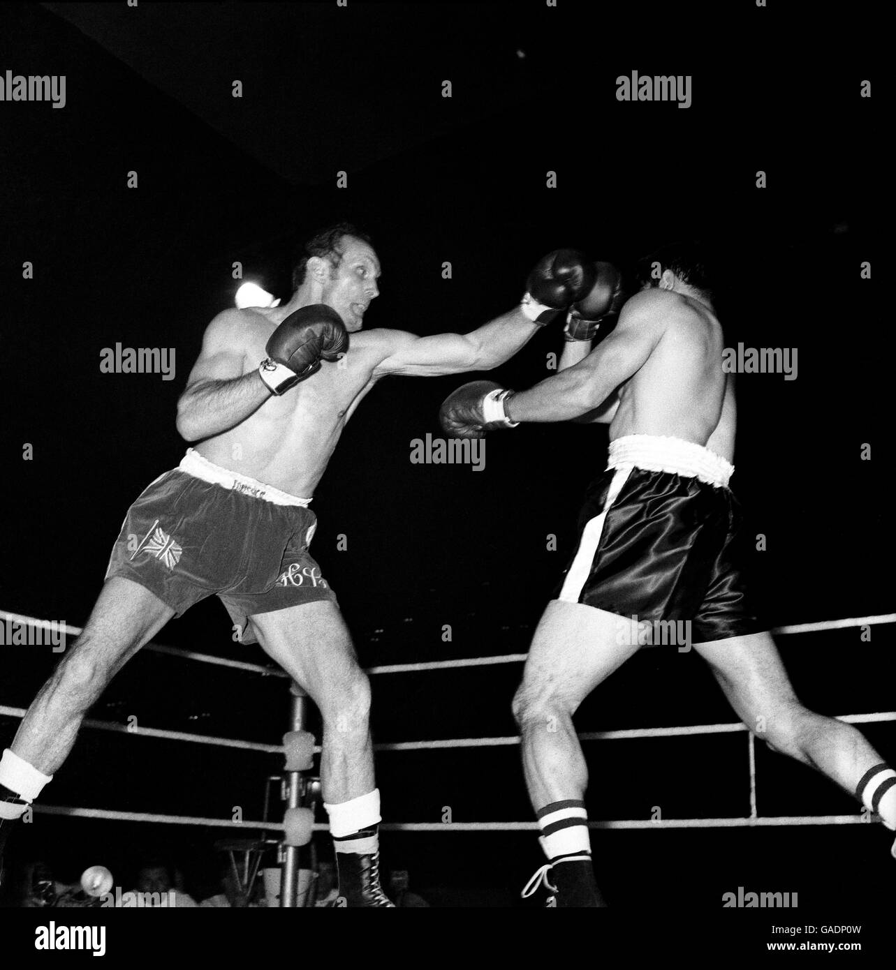Jose urtain v henry cooper hi-res stock photography and images - Alamy