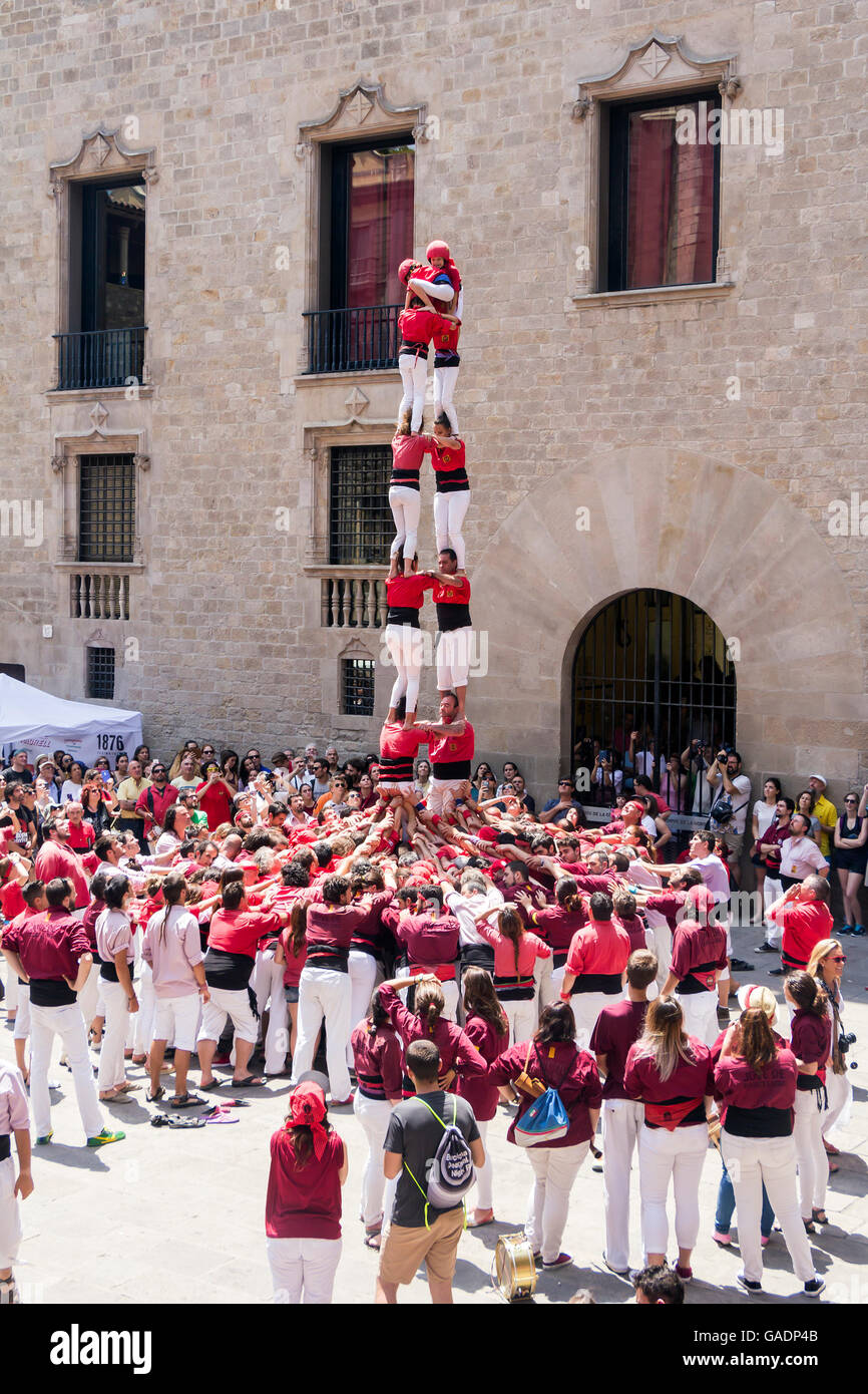 Human pyramid spain 2016 hi-res stock photography and images - Alamy