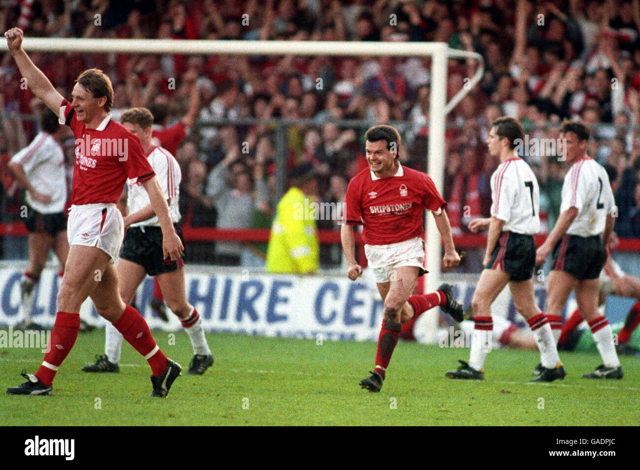 Nottingham Forest's Steve Hodge (c) runs over to celebrate with ...