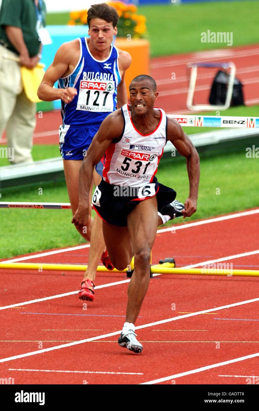 Colin jackson hurdles hi-res stock photography and images - Alamy