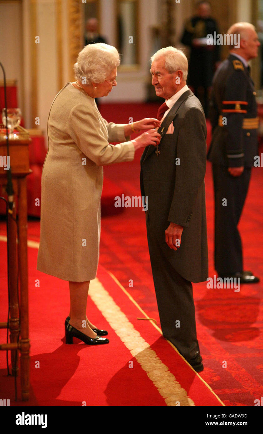 Actor Bill Pertwee is made an MBE by Britain's Queen Elizabeth II at ...