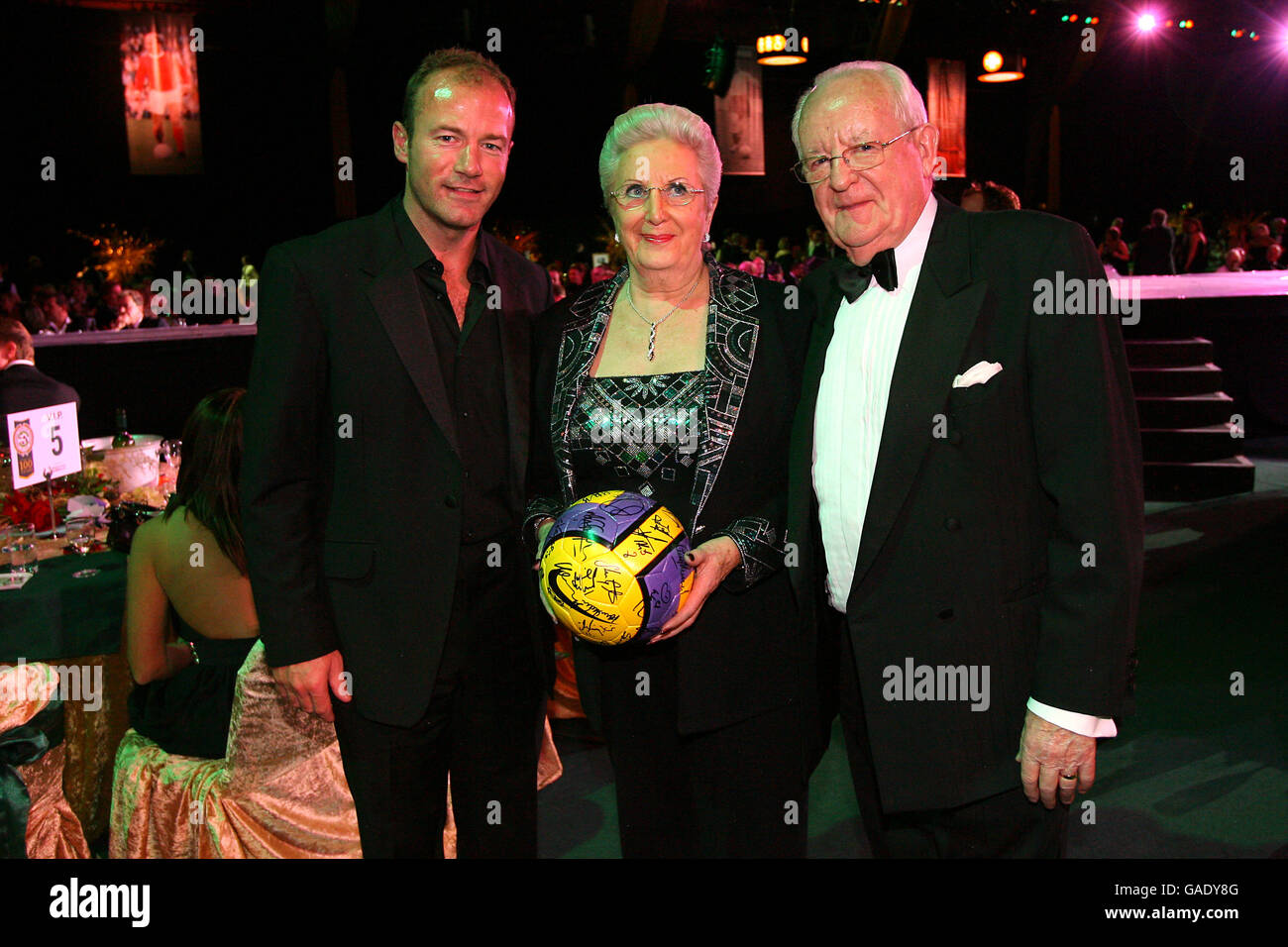Alan shearer at the pfa centenary gala dinner hi-res stock photography ...
