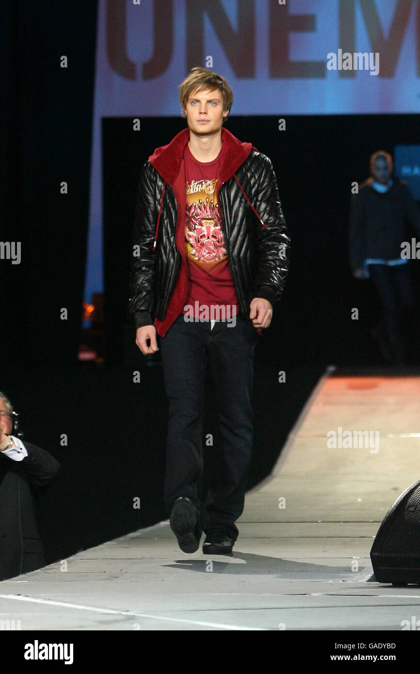 Fashion show at the pfa centenary gala dinner hi-res stock photography ...