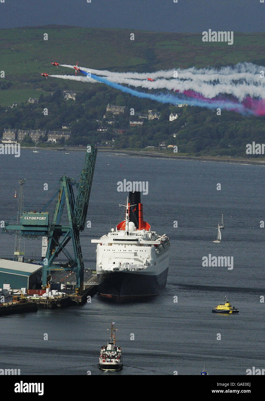 The Red Arrows fly past the QE2 as its sits in the docks at Ocean ...