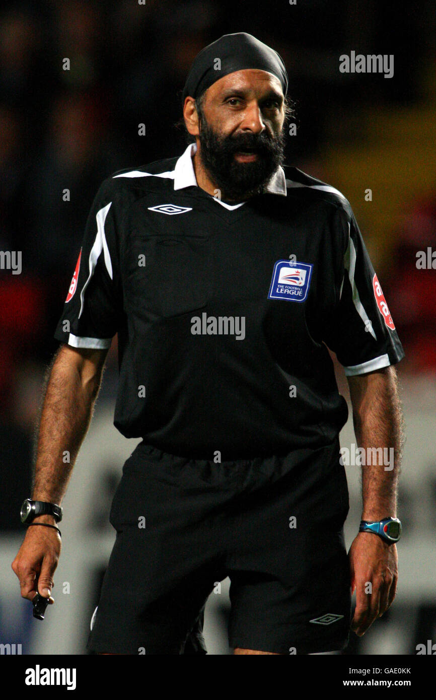 Referee jarnail singh hi-res stock photography and images - Alamy