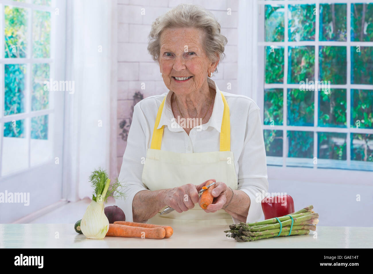 Grandma cooking hi-res stock photography and images - Alamy
