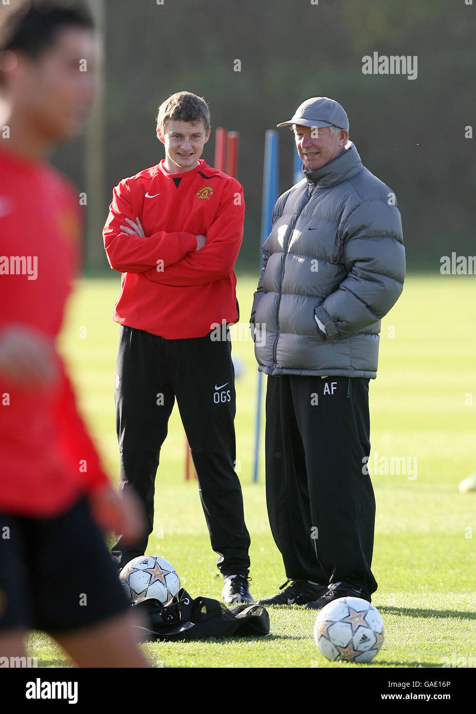 Manchester United manager Alex Ferguson (right) talks with Ole Gunnar ...