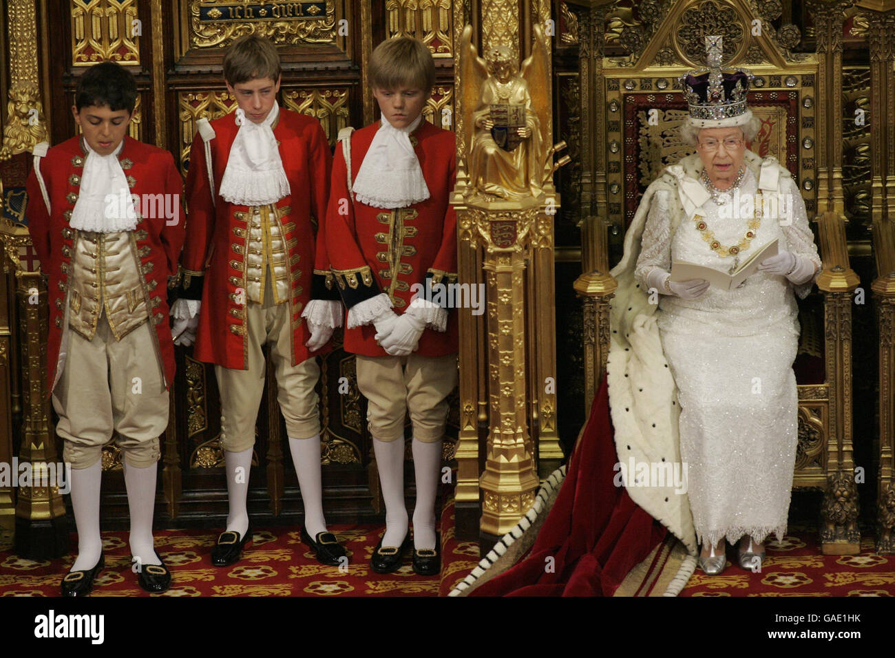 Queen Elizabeth Ii Wearing The Imperial Crown Photos Imperial Robe