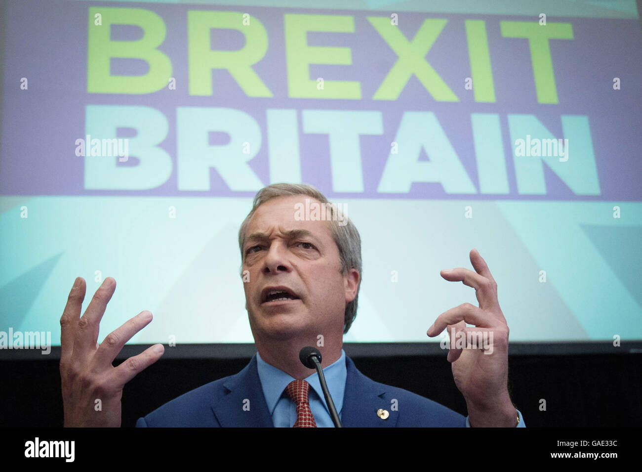 Ukip leader Nigel Farage announces he is resigning as party leader ...