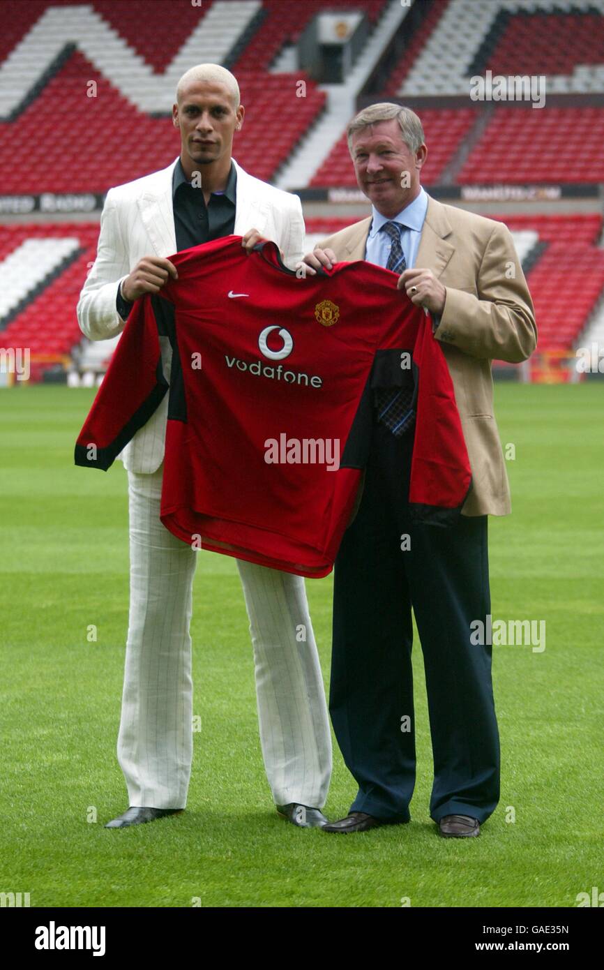 Manchester uniteds new signing rio ferdinand hi-res stock photography ...