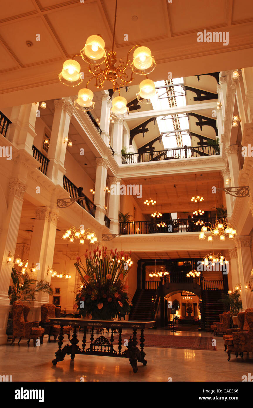 Singapore raffles interior hotel hi-res stock photography and images ...