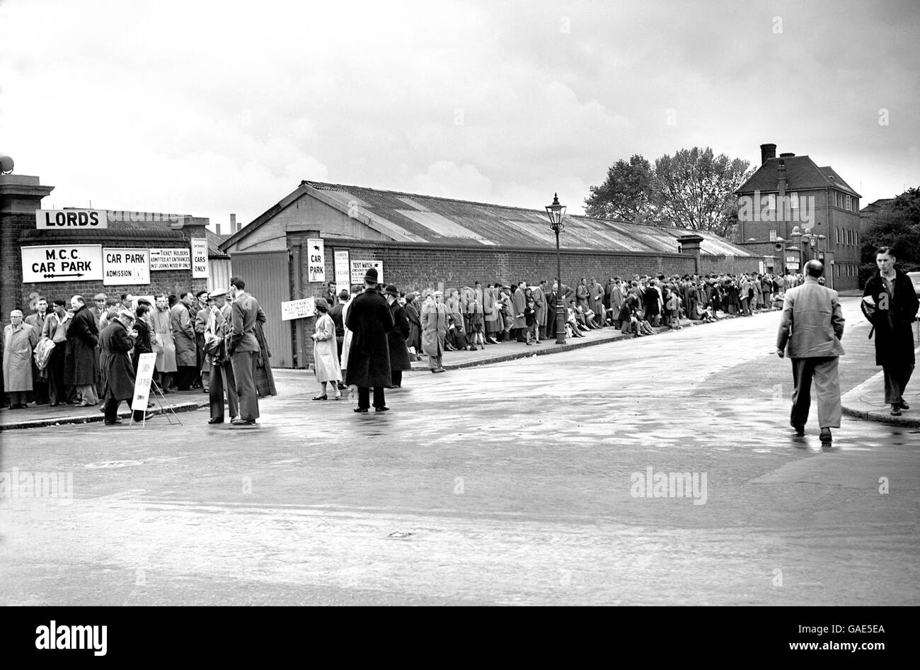 Waiting sport cricket lords hi-res stock photography and images - Alamy
