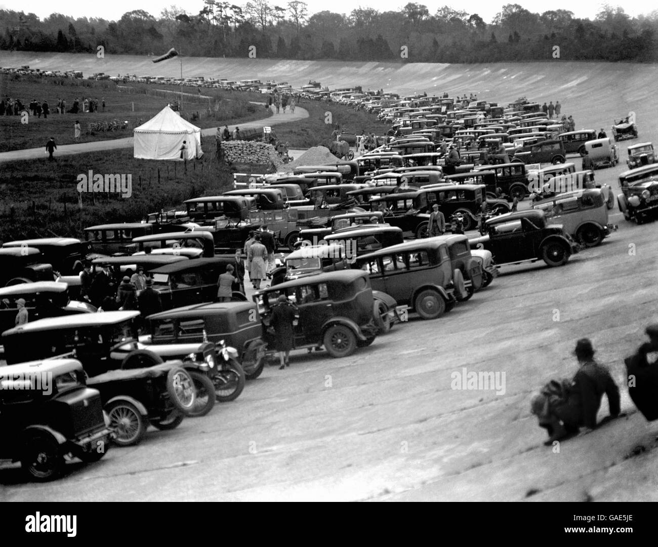 Cars parked on banking hi-res stock photography and images - Alamy