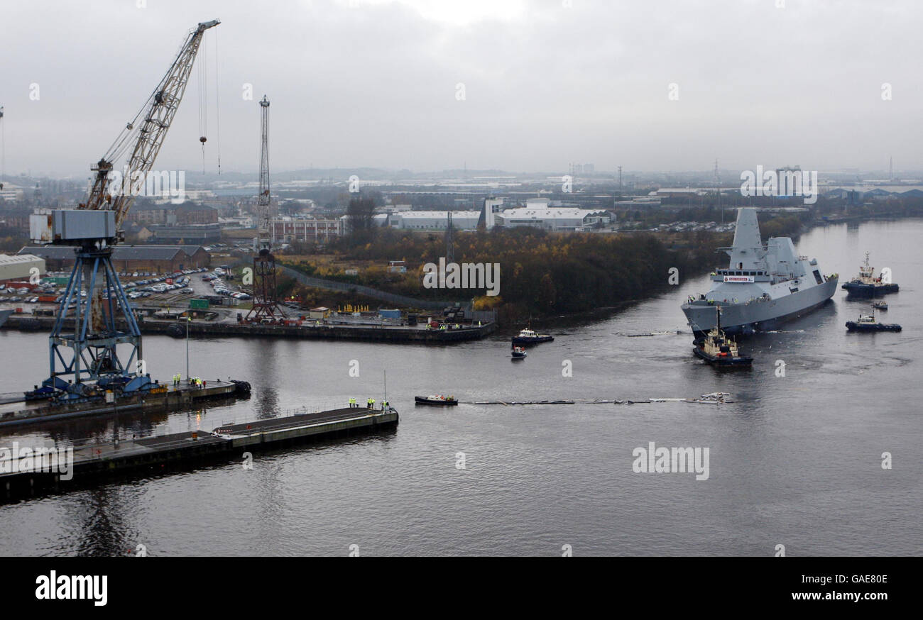 The Royal Navy's newest warship HMS Diamond is launched in the River ...