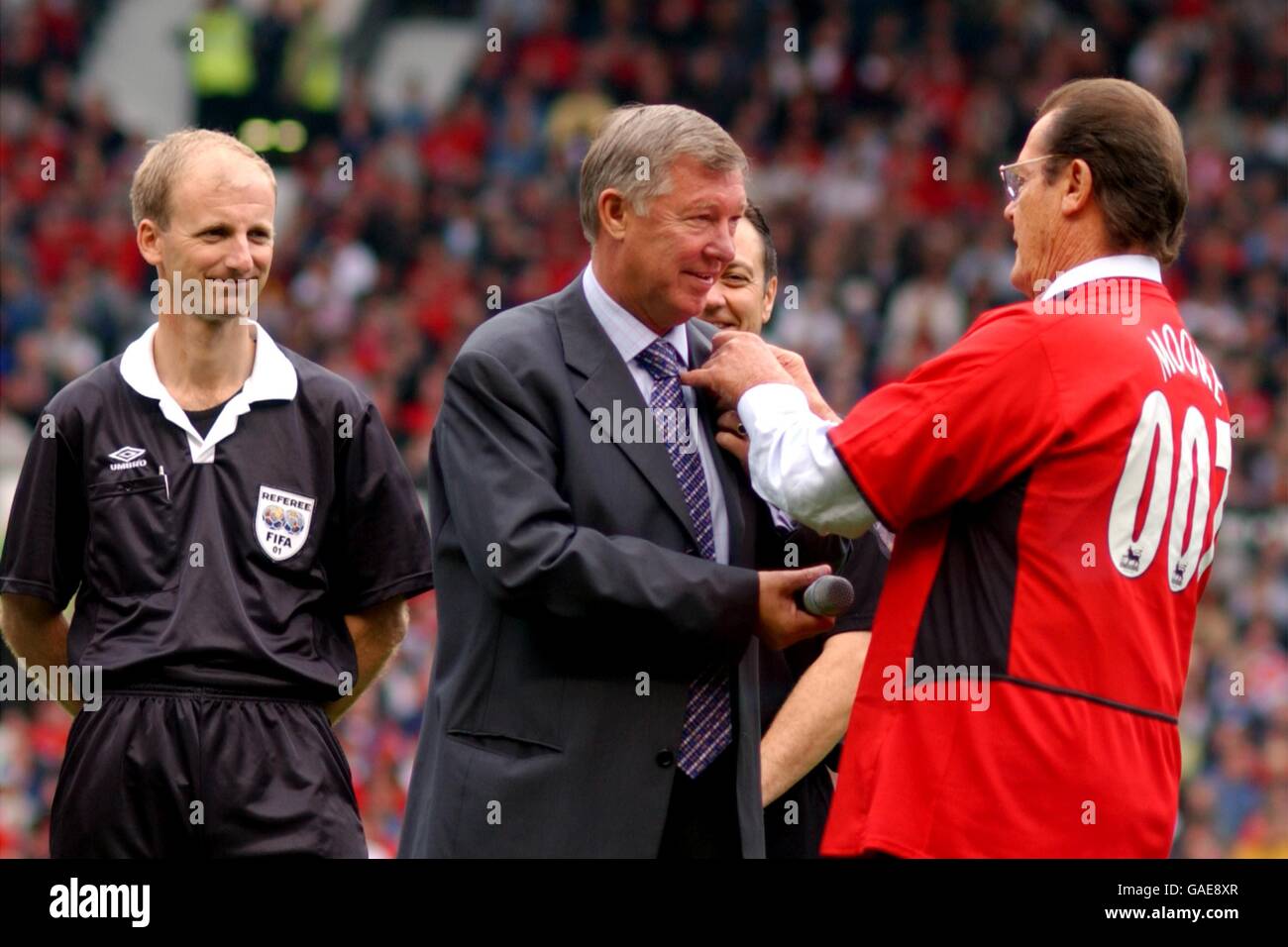 Roger moore alex ferguson manchester hi-res stock photography and ...