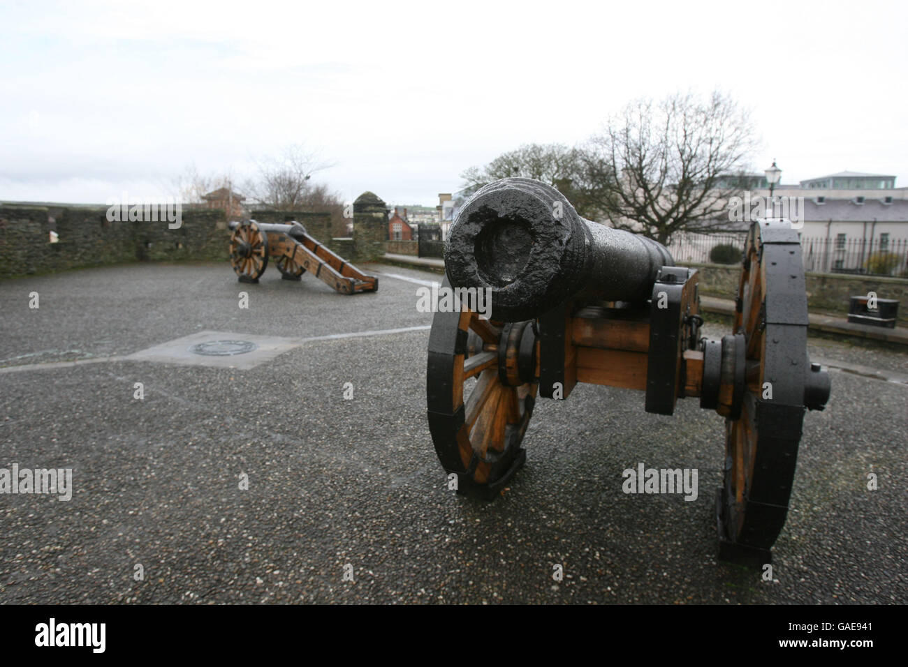 Londonderry Cannons High Resolution Stock Photography and Images - Alamy
