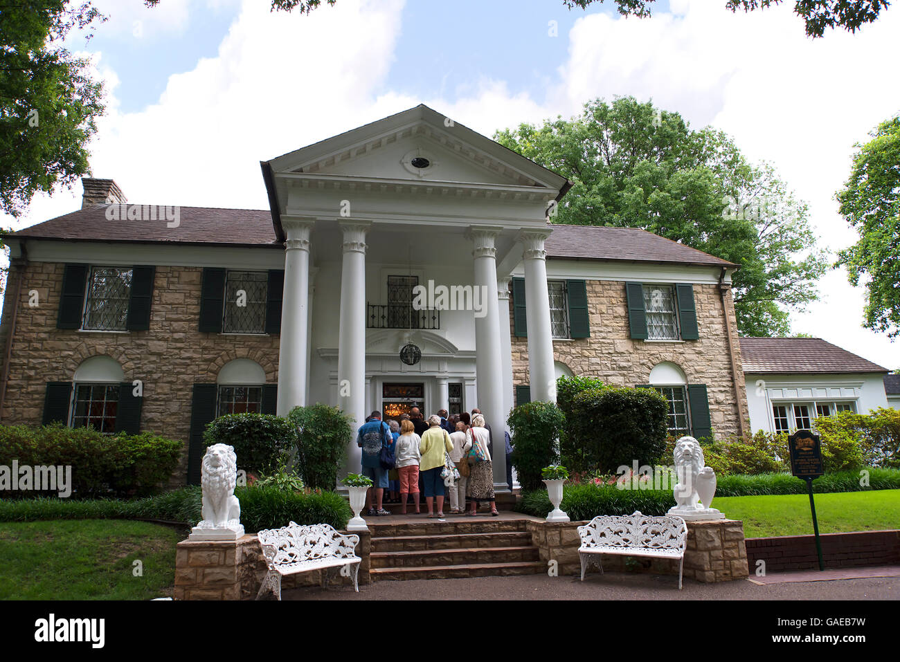 Meditation garden graceland mansion elvis hi-res stock photography and ...