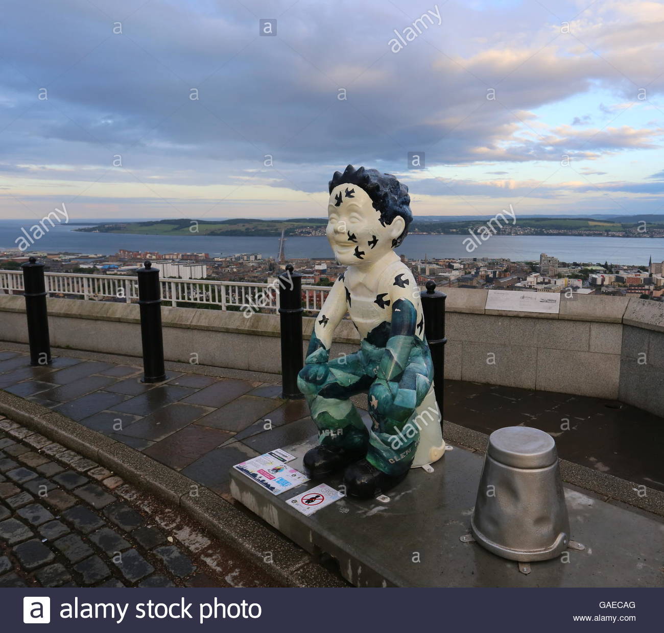 Oor Wullie Statue Dundee Stock Photos & Oor Wullie Statue Dundee Stock ...
