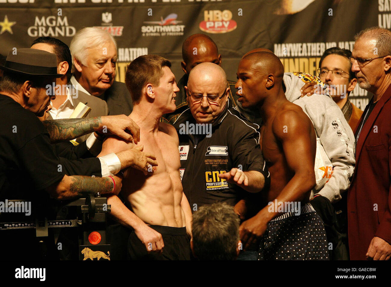 Headline: Boxing - Ricky Hatton and Floyd Mayweather Weigh-in - MGM ...