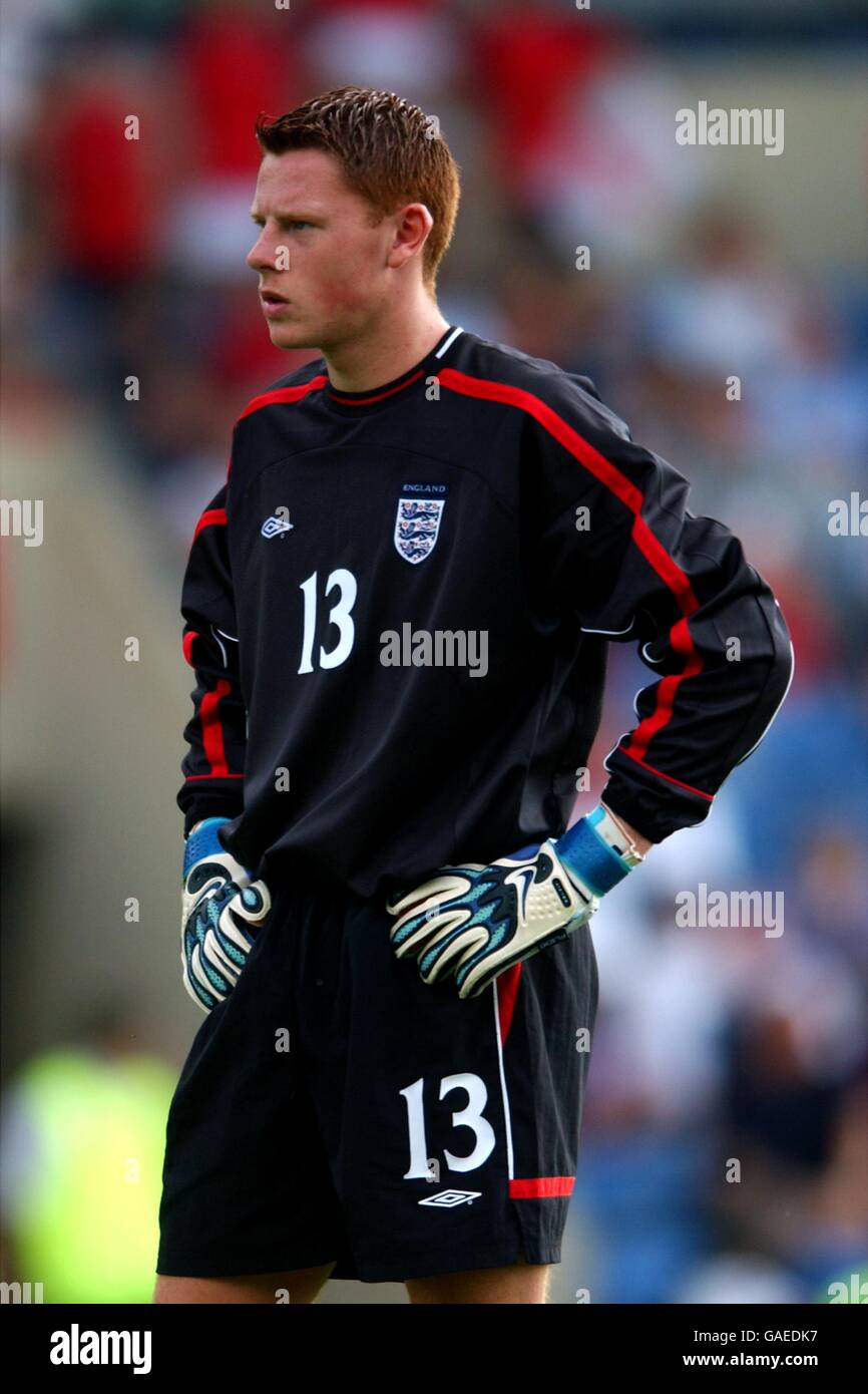 England under 17 goalkeeper hi-res stock photography and images - Alamy