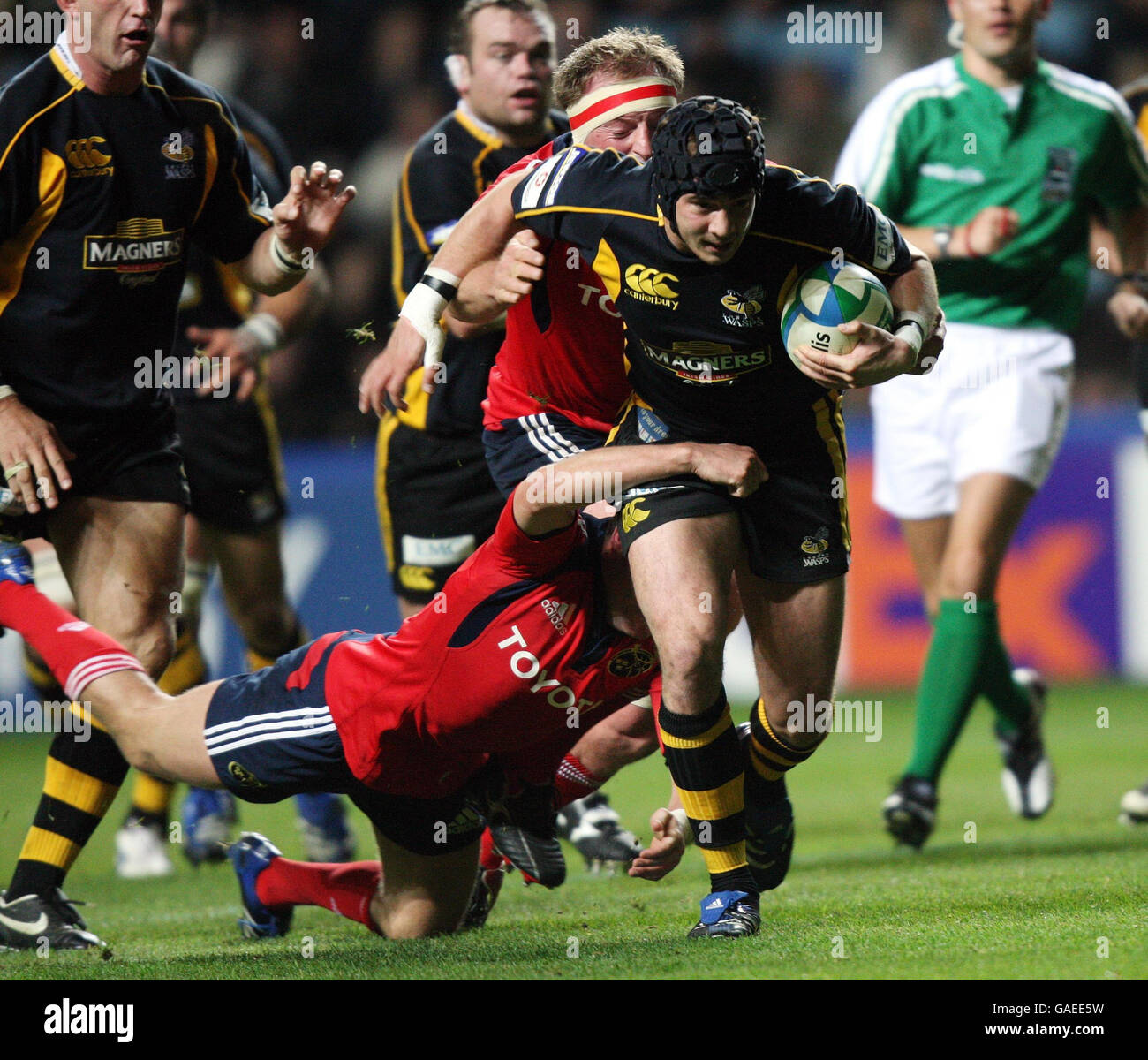 Rugbyu wasps full length action ball tackle tackling england mangrs hi ...