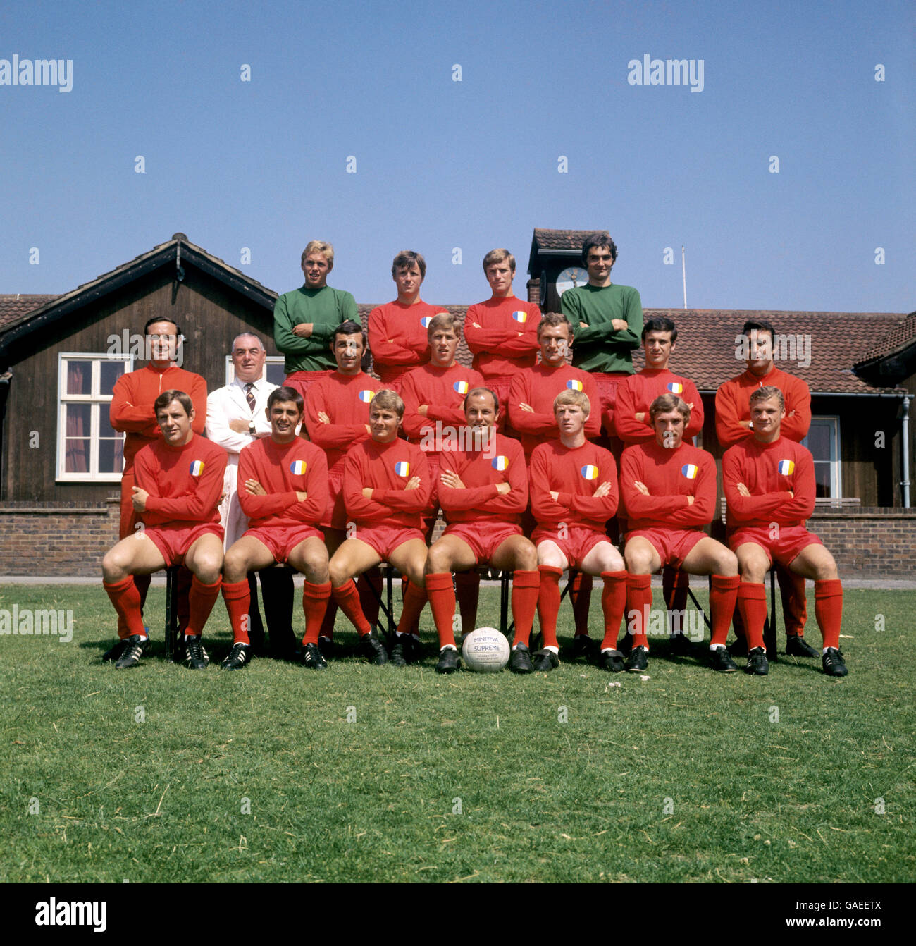 Football posing team group colour1969 hi-res stock photography and ...