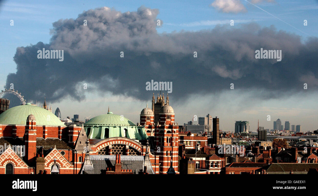 Fire stratford general view gv disaster smoke england mangpb hi-res ...