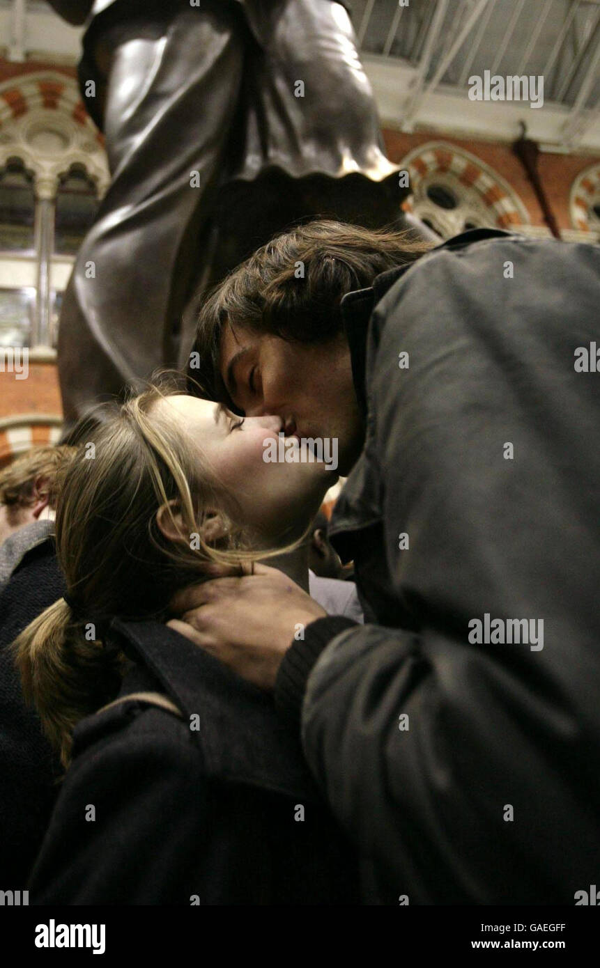 Showbiz snog hi-res stock photography and images - Alamy