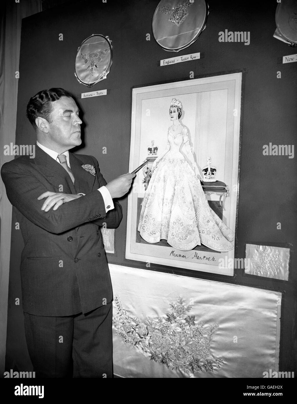 Queen elizabeth ii coronation dress hi-res stock photography and images ...