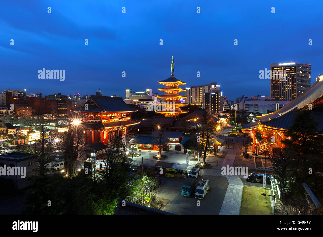 Japanese temple lantern lit night hi-res stock photography and images - Alamy