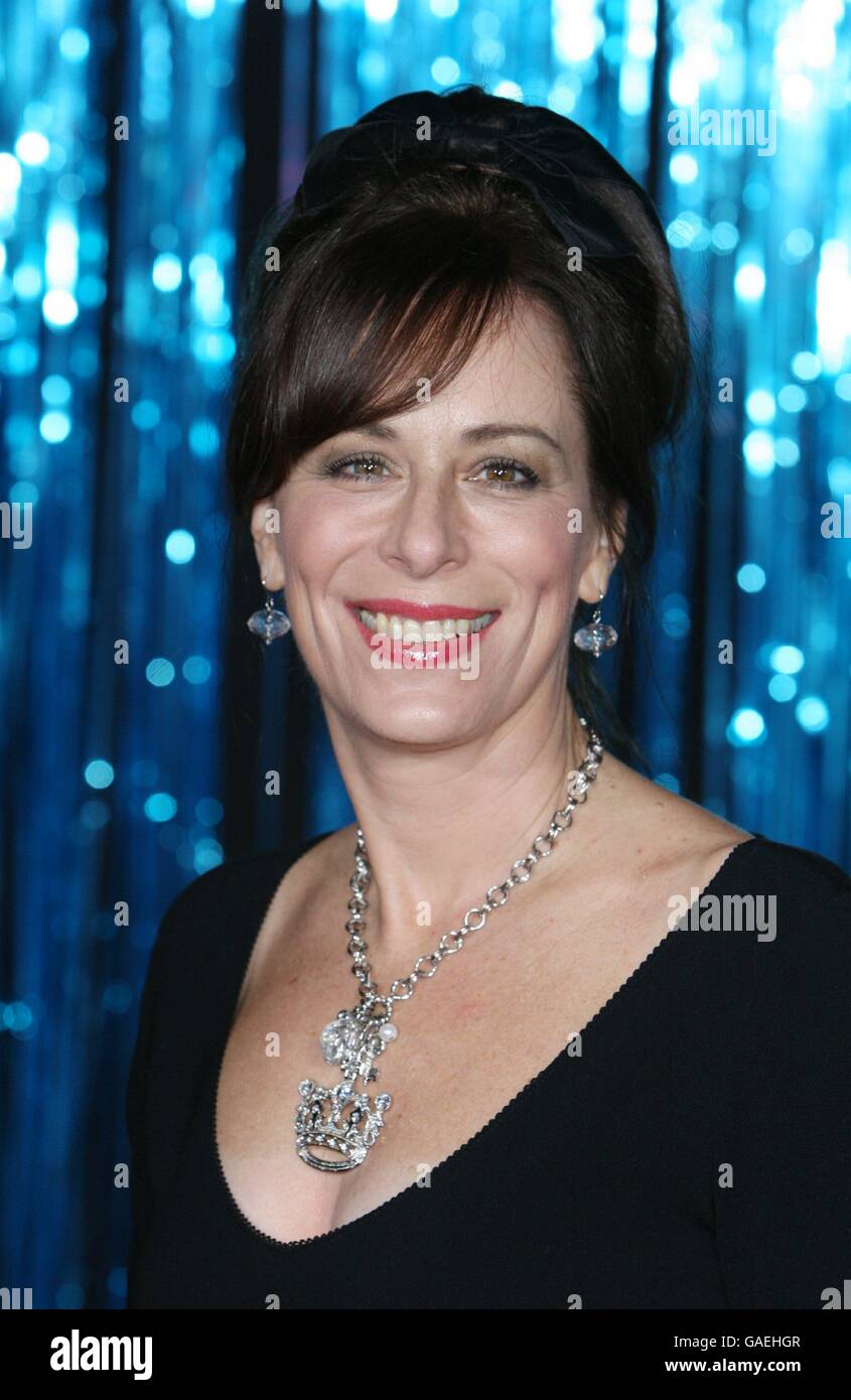 Jane Kaczmarek arrives at the premiere of Enchanted at the El Capitan ...