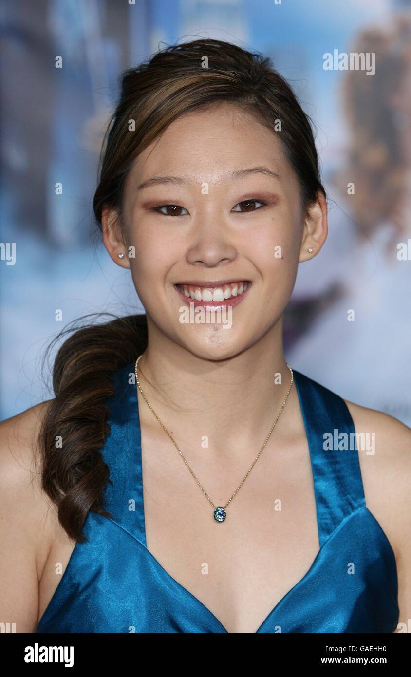 Tessa Ludwick arrives at the premiere of Enchanted at the El Capitan ...