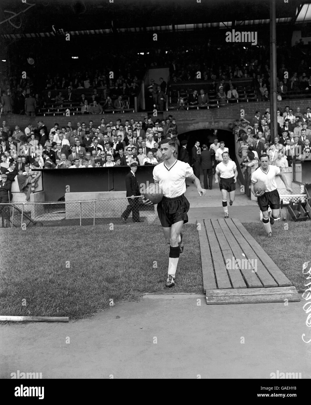 Jimmy adamson burnley Black and White Stock Photos & Images - Alamy